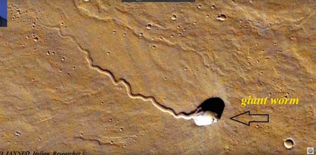 A Giant worm on Mars, MATTEO IANNEO Italian Researcher | Space