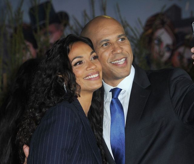 Former presidential candidate Cory Booker’s girlfriend Rosario Dawson ...