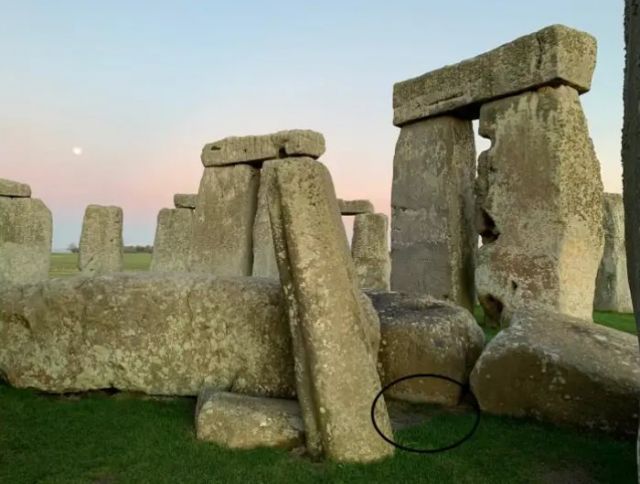 Stonehenge’s Monumental Altar Stone Came From Scotland – Not Wales As ... Stonehenge’s Monumental Altar Stone Came From Scotland – Not Wales As ...